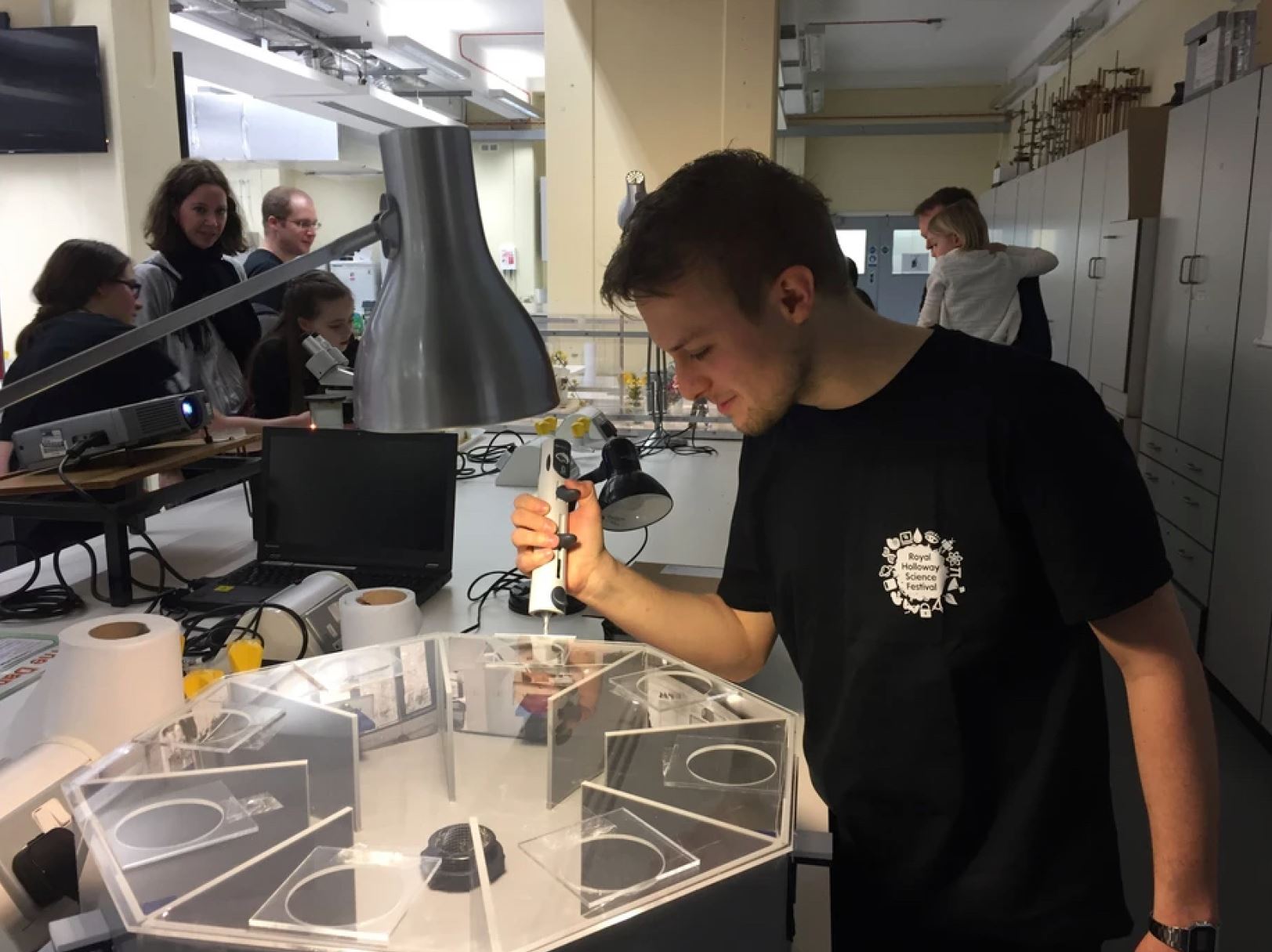 Doing an ant PhD and a bumblebee PostDoc: Chris Pull – Myrmecological ...